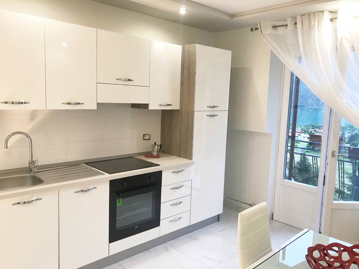 Modern Apartment With Lake View - Molveno