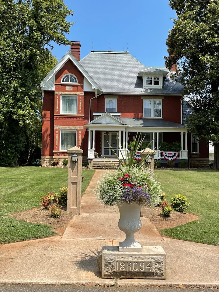 Sunnyview 1894 Inn & Events - South Boston, VA