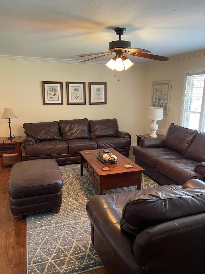 Cozy And Comfortable Three Bedroom House - Amarillo, TX