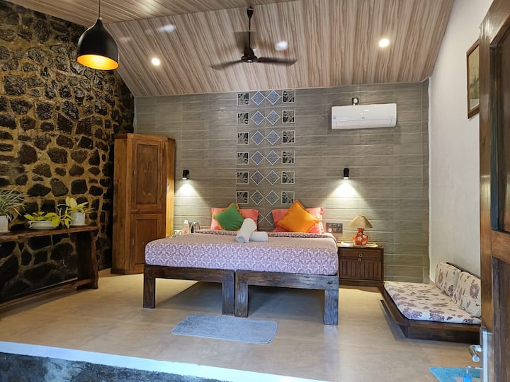 Life's Ahootcabin | Pool - Fast Wifi - Nature - Lonavla