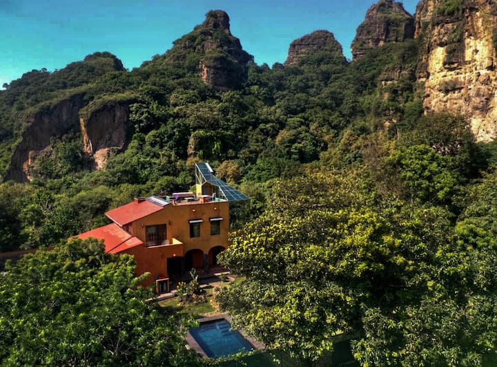 9 Guardians Home & Temple Art Gallery - Tepoztlán
