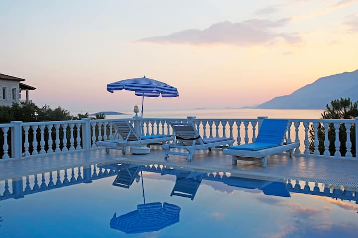 Tüm Ev Size Ait- üç Katlı (3 Daire), Havuz, Bahçe - Kaş