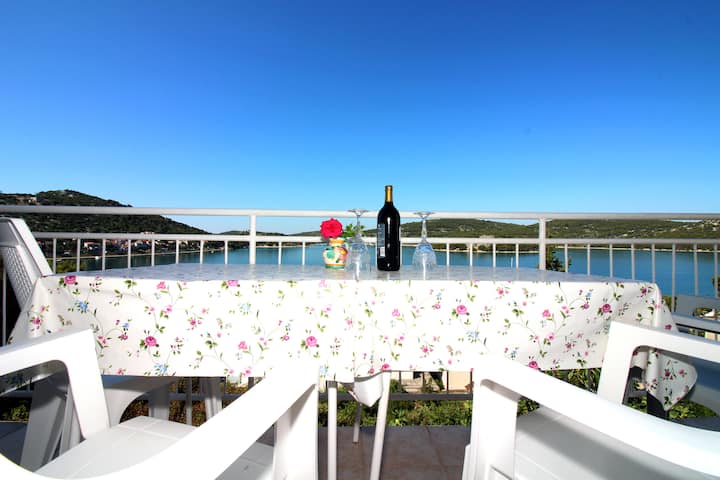 Spacious Apartment Tisno 4 Guests - Tisno