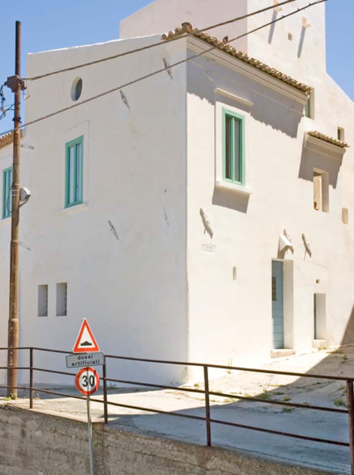 Casa Chiarotti.  Antica Casa Con Scala Esterna - Melissa