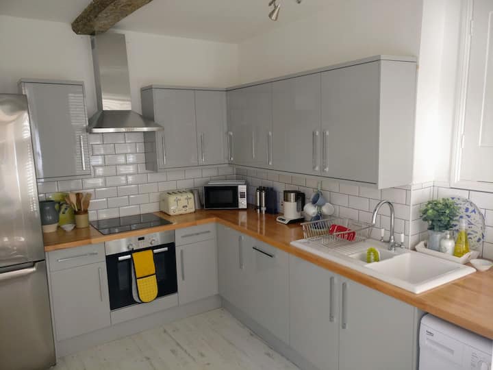 Central 1 Bed Apartment | Parking | Great Location - ノリッジ