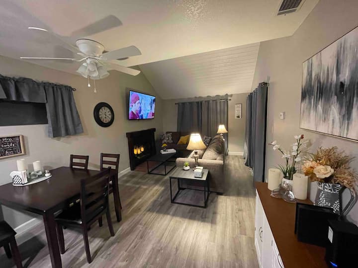Condo Walking Distance To Restaurants And Shopping - Porterville, CA