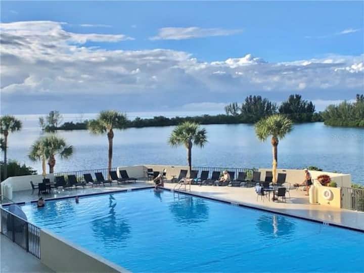Peaceful 2/bd, 2/bath On Gulf W/ Intoxicating View - Hudson, FL