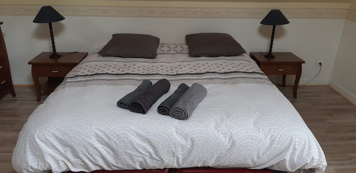 Cozy Bedroom With Balcony 2mn A6 North/5mn Auxerre - Monéteau