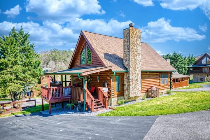 Quaint 3 Br 2 Ba Bear Themed Cabin 5 Min Dollywood - Sevierville, TN