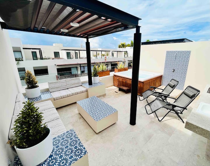 Penthouse With Private Rooftop & Jacuzzi - Playa del Carmen