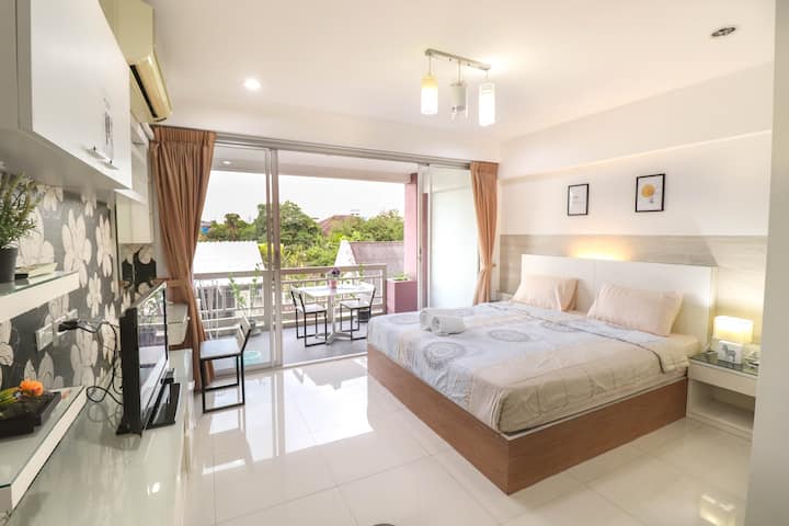 Large Balcony, Studio-lumpini Mrt-sathon-silom - Bangkok