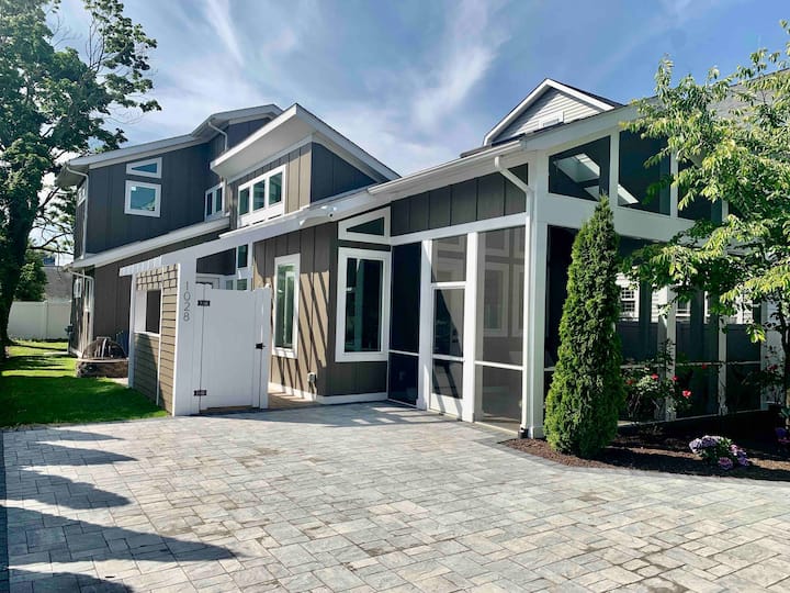 Modern Rehoboth Beach Getaway - Rehoboth Beach, DE