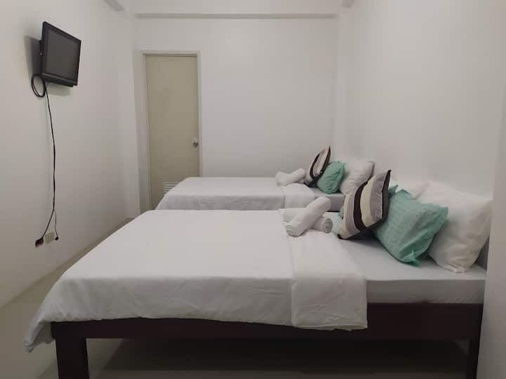 Jm's Hauz (Qhira's Room) Private & Air-conditioned - Kalibo
