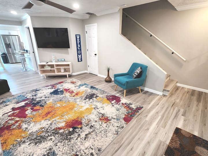 Tropical Escape: Stylish Retreat W/ 2 King Beds - Fort Myers Beach, FL