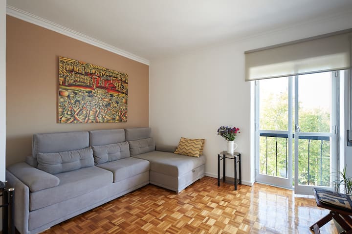Sunny And Comfortable Flat (Renovated) - Estoril