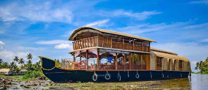 Kumarakom Houseboat - Vaikom