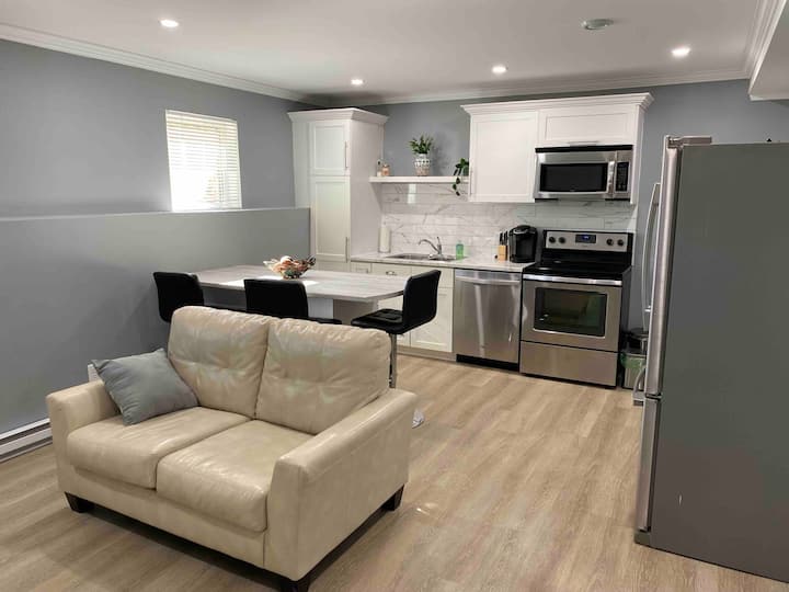 Bright /Cozy/ Quiet/washer & Dryer - Moncton