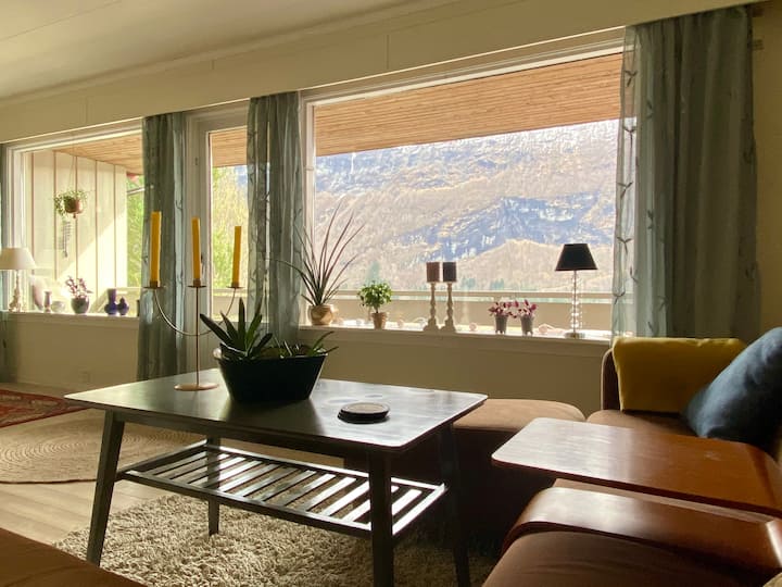 Rekkehus Med 3 Soverom - Loen