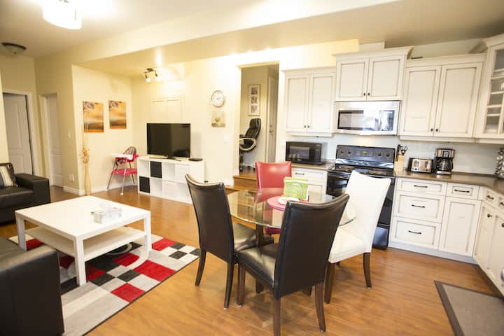 Chilliwack Family Nest 2 Bed Suite - 