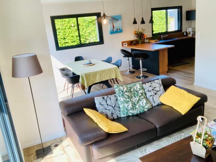 Maison De Vacances Ensoleillée , Proche Plage. - Locquirec