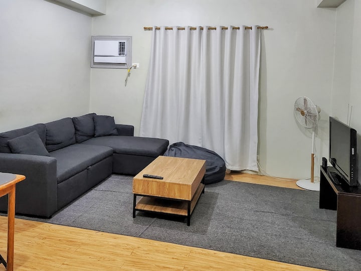 A Modern & Homely 1br Condo Unit With A Pool & Gym - Cebu City