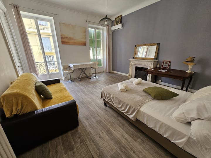 Grande Chambre Balcon Nice Centre Lit De Marque - Niza