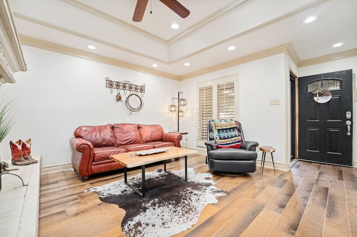 Rustic Getaway With Dog Run - Lubbock, TX