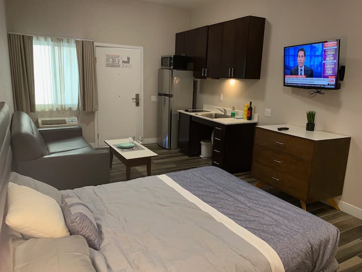 Sleek Studio - San Diego