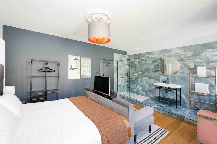 Beautiful Victorian Home, Walking Distance Beach - Devon