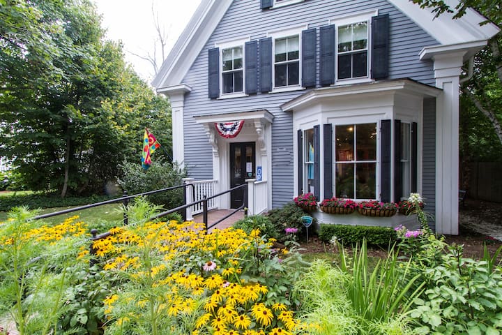 In The Heart Of Wellfleet And Walk To Mayo Beach - Wellfleet, MA