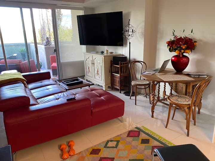 Beautiful, Modern Condo In Trendy Inglewood. - Calgary