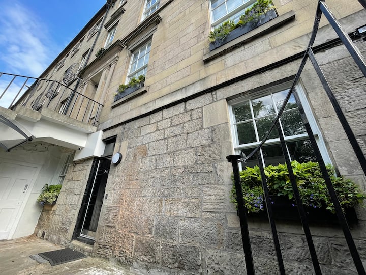 Luxury 3 Bedroom Flat In The Heart Of Edinburgh - Edinburgh, UK