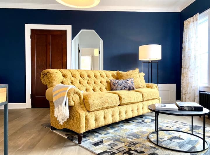 Austin Gray Modern & Bright In A Historic Building - Cleveland Heights, OH