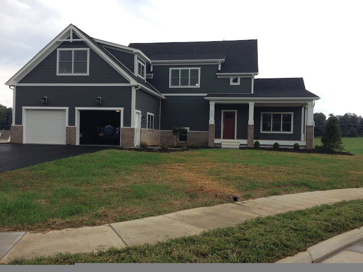 Spacious, Upscale Home In Idyllic Setting - Blacksburg