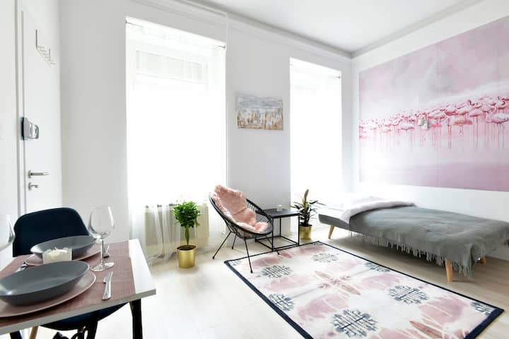 City Center Apartment- Pink Flamingo - Budapest