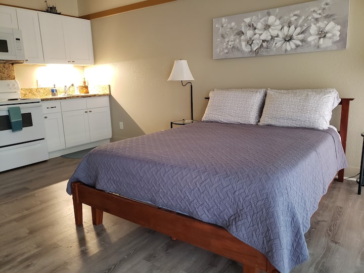 Comfortable Pool Side Studio - Hilo, HI