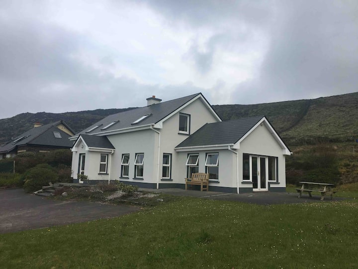 Ballyferriter -Modern Home With Stunning Sea Views - County Kerry
