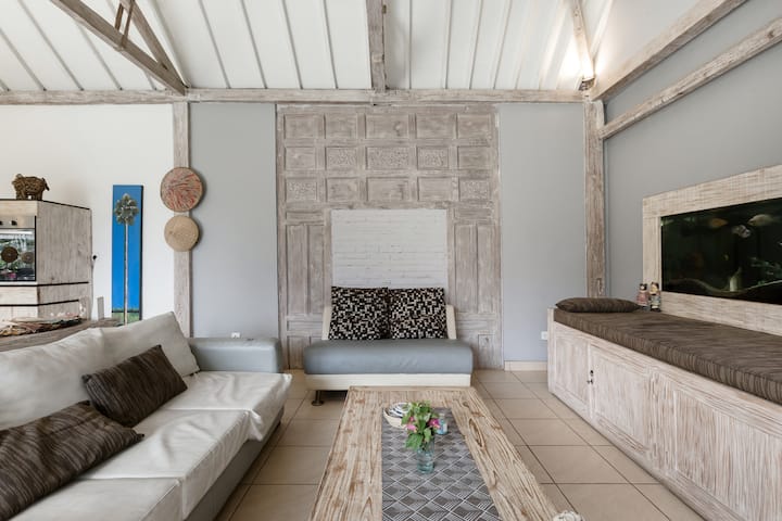 Villa Bali Santai ,Continental Breakfast Included - Denpasar