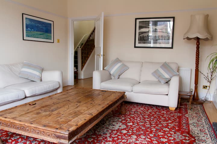 Beautiful Spacious Light Apartment - London