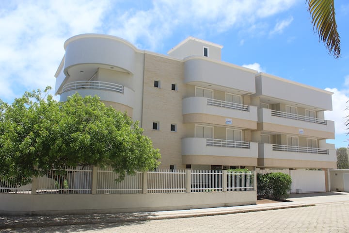 Apartamento 03 Ed. Araúna. Praia De Mariscal - Bombinhas
