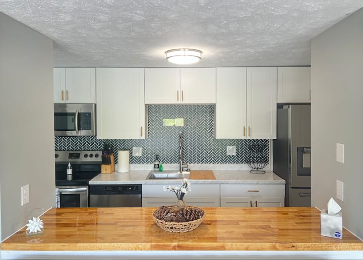 Beautifully Renovated 2 Bedroom 2 Full Bath Home - Ashland, VA