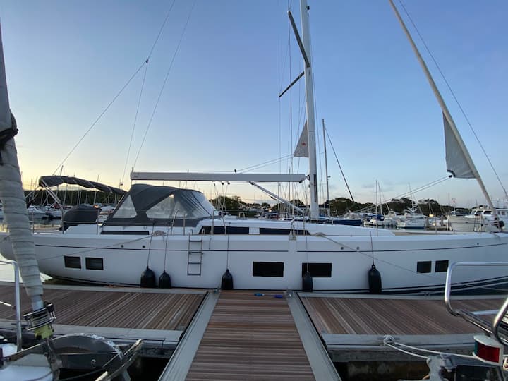 Immaculate Modern 54ft Yacht Sailing Experiences - 奇切斯特