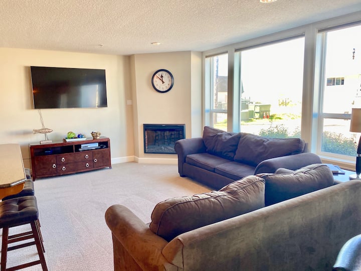 Newly Refreshed-2 Bdrm/2 Bath-seconds From Beach ! - Rockaway Beach, OR