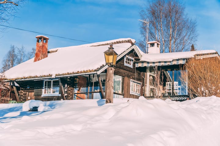 Mysig Stuga Med Storslagen Utsikt öVer Siljan - Rättvik