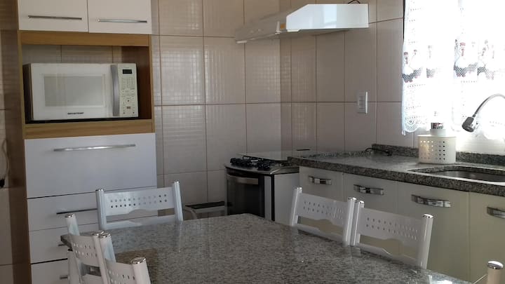 Casa Privativa Confortável Para Família Com Ar Con - Olímpia