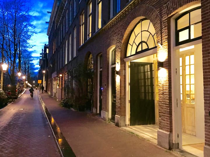 The Classic Canal House Loft - Amsterdam