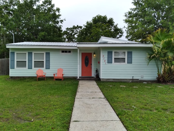 Cottage Near Beach, Perfect Family Vacation! - Gulfport, MS