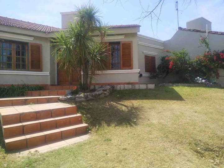 Hermosa Casa Con Pileta Y Quincho - Córdoba, Argentina