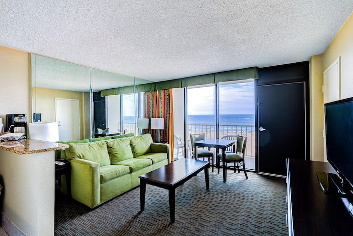 Oceanfront 2 Bdrm Condo, Virginia Beach - Sleeps 8 - Virginia Beach, VA