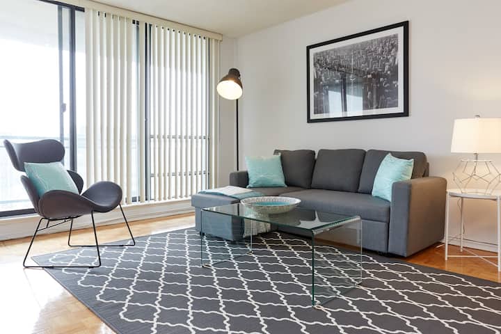 Large 2 Bedroom+ 1.5 Bath Yonge & Sheppard ! - Toronto